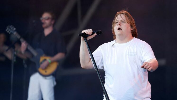 Lewis Capaldi Performance at Glastonbury : Glastonbury Festival Becomes ...