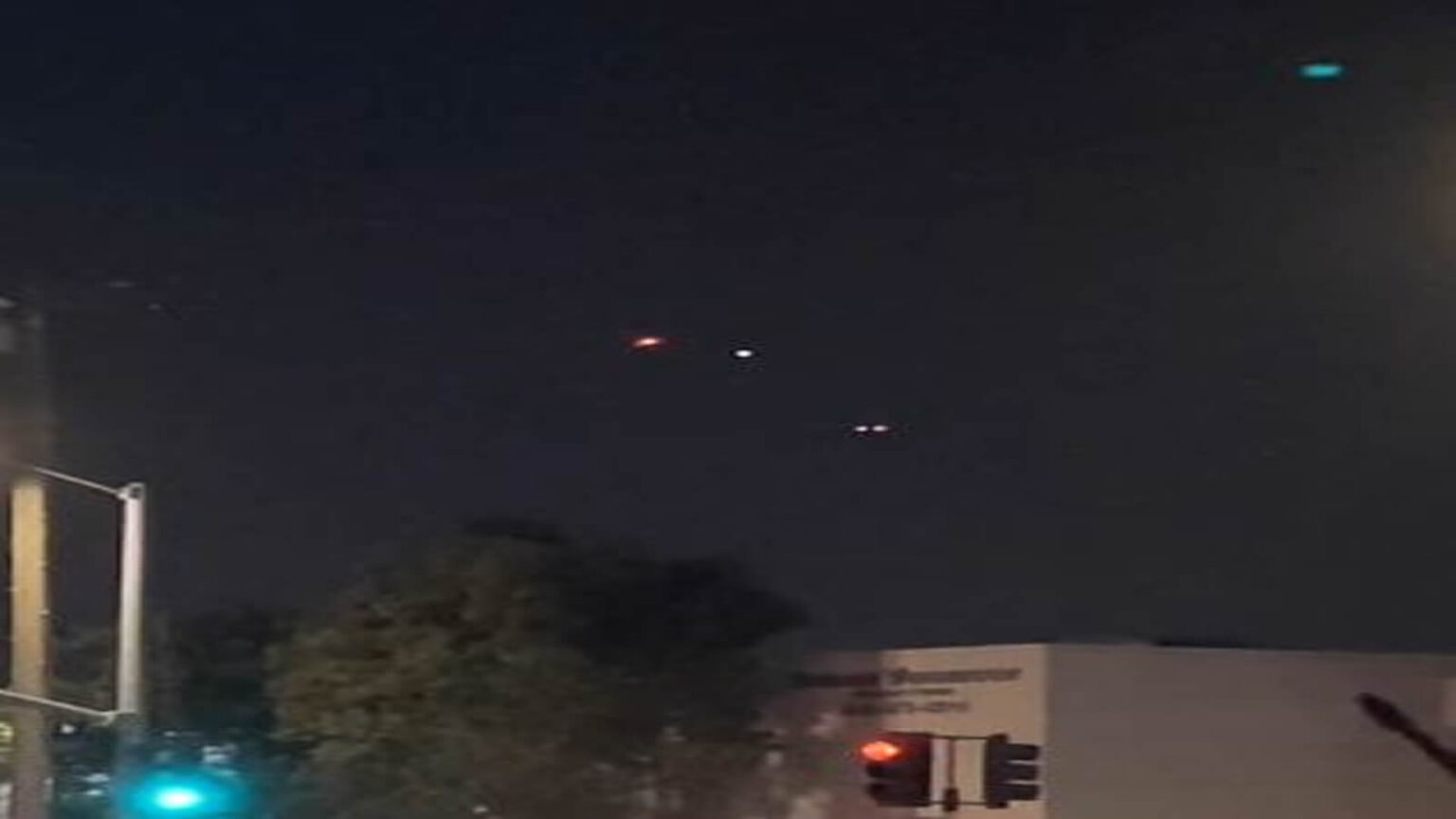 🚨 BREAKING: Mysterious Car-Sized Drones Spotted in California Night Sky ...