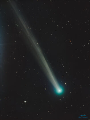 Comet R2 Swan Suddenly Grows a Sunward Facing Anti-Tail as Three Green ...