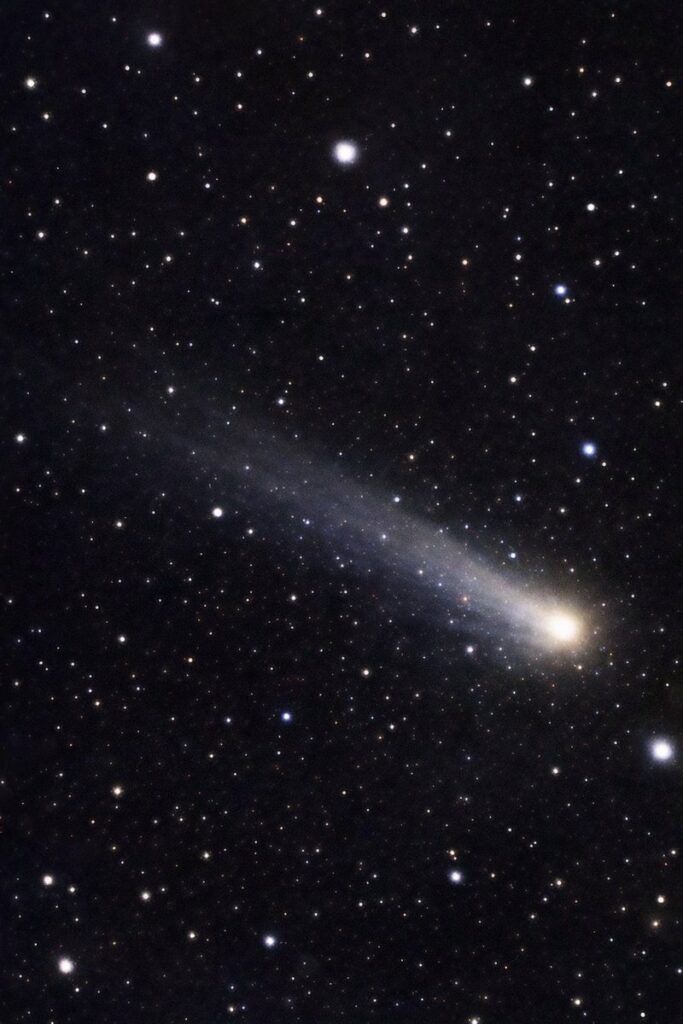 New Image of 3I/ATLAS Confirms Object Is Still Actively Shedding ...